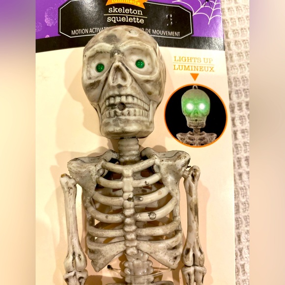 light up lumineux | Holiday | Skeleton Lights Up And Green Eyes | Poshmark